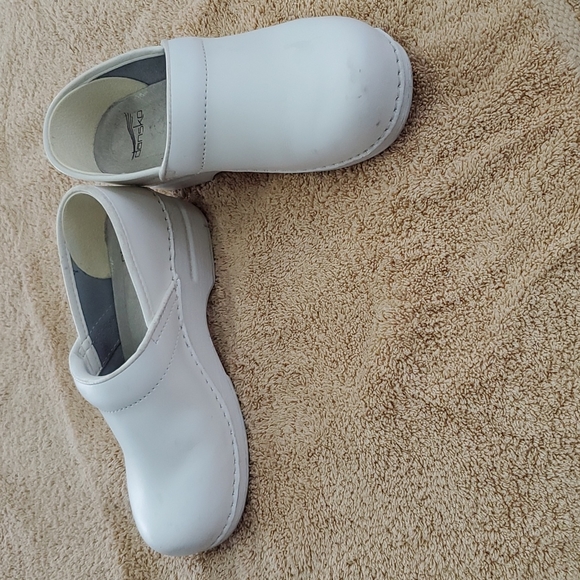 Dansko | Shoes | Dansko White Leather Clog Sz37 785 | Poshmark